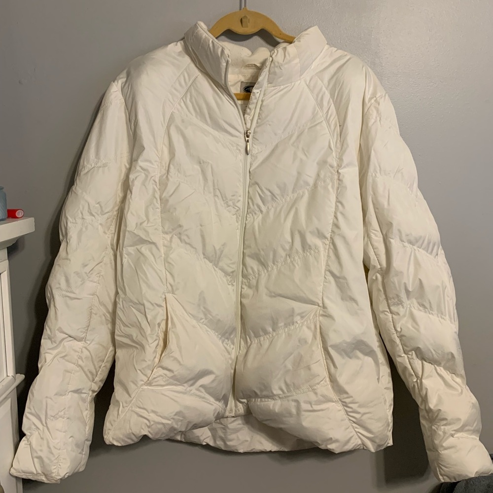 White Puffer Jacket - Gem